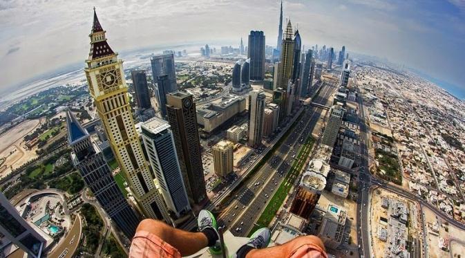 Selfie Terekstrem yang Dilakukan di Puncak Gedung Pencakar Langit ...